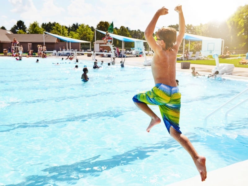 What are the swimming pool rules in France? | ACSI Eurocampings Blog